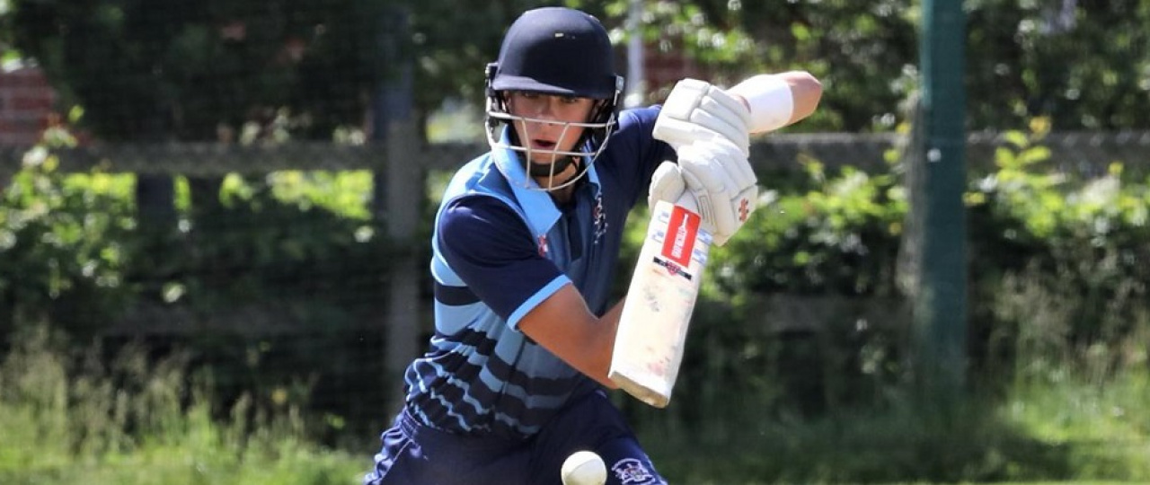 Dominic Goodman signs professional contract