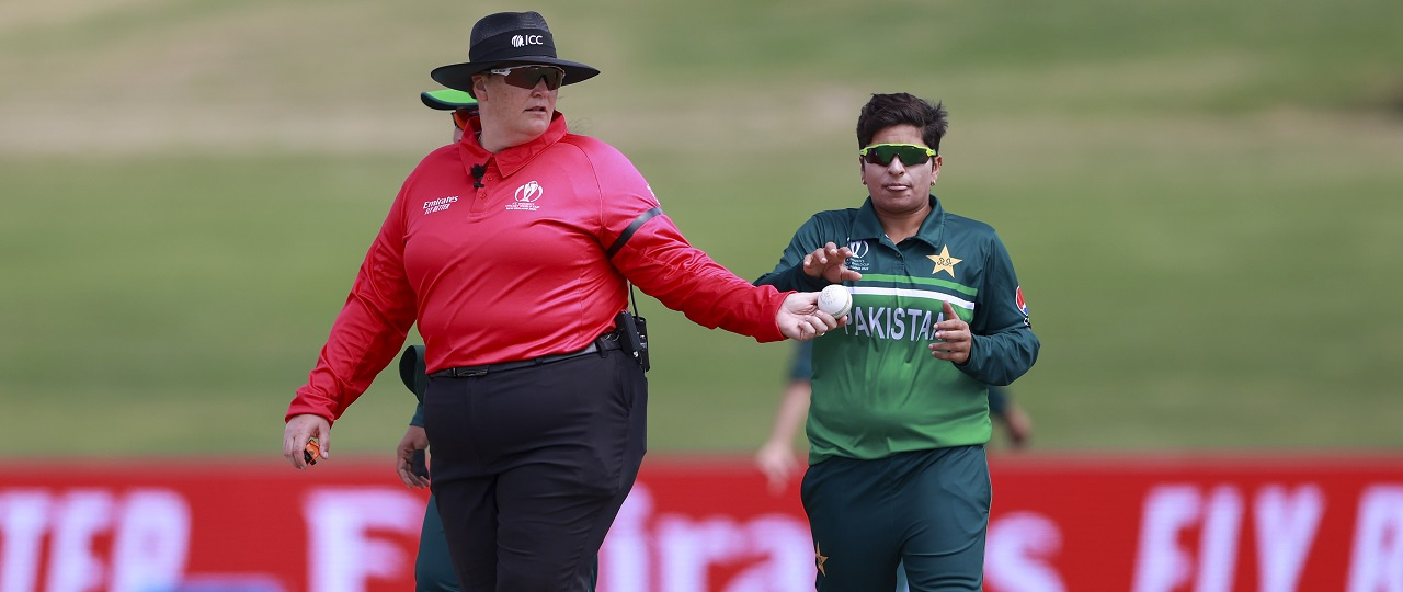 Sue Redfern to make history as first female umpire in Vitality Blast ...
