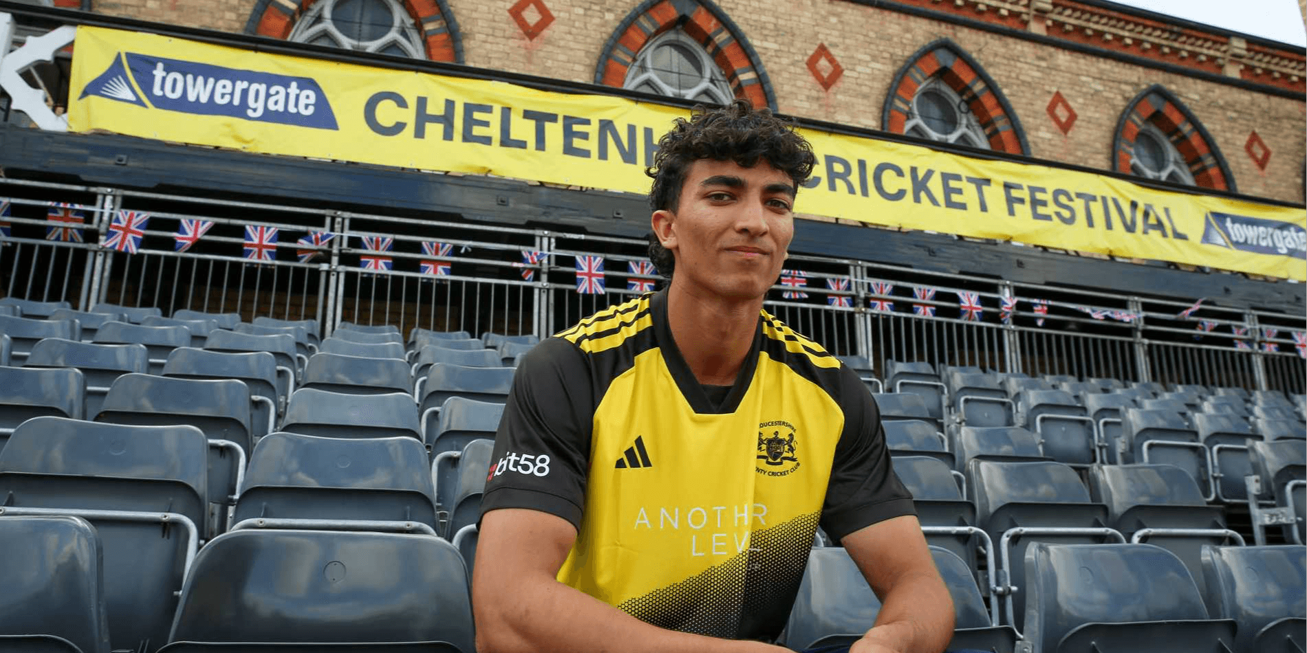 Top-order batter Kamran Dhariwal signs rookie contract with Gloucestershire